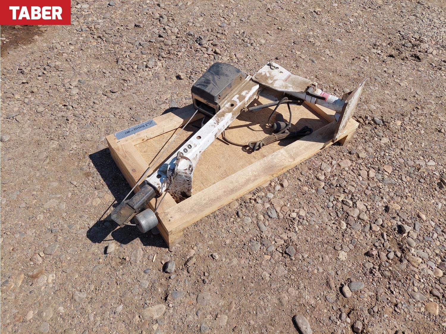 Western Mule M1000 1000 lb Fold-a-Way Crane [25IH02021-005] | Team Auctions