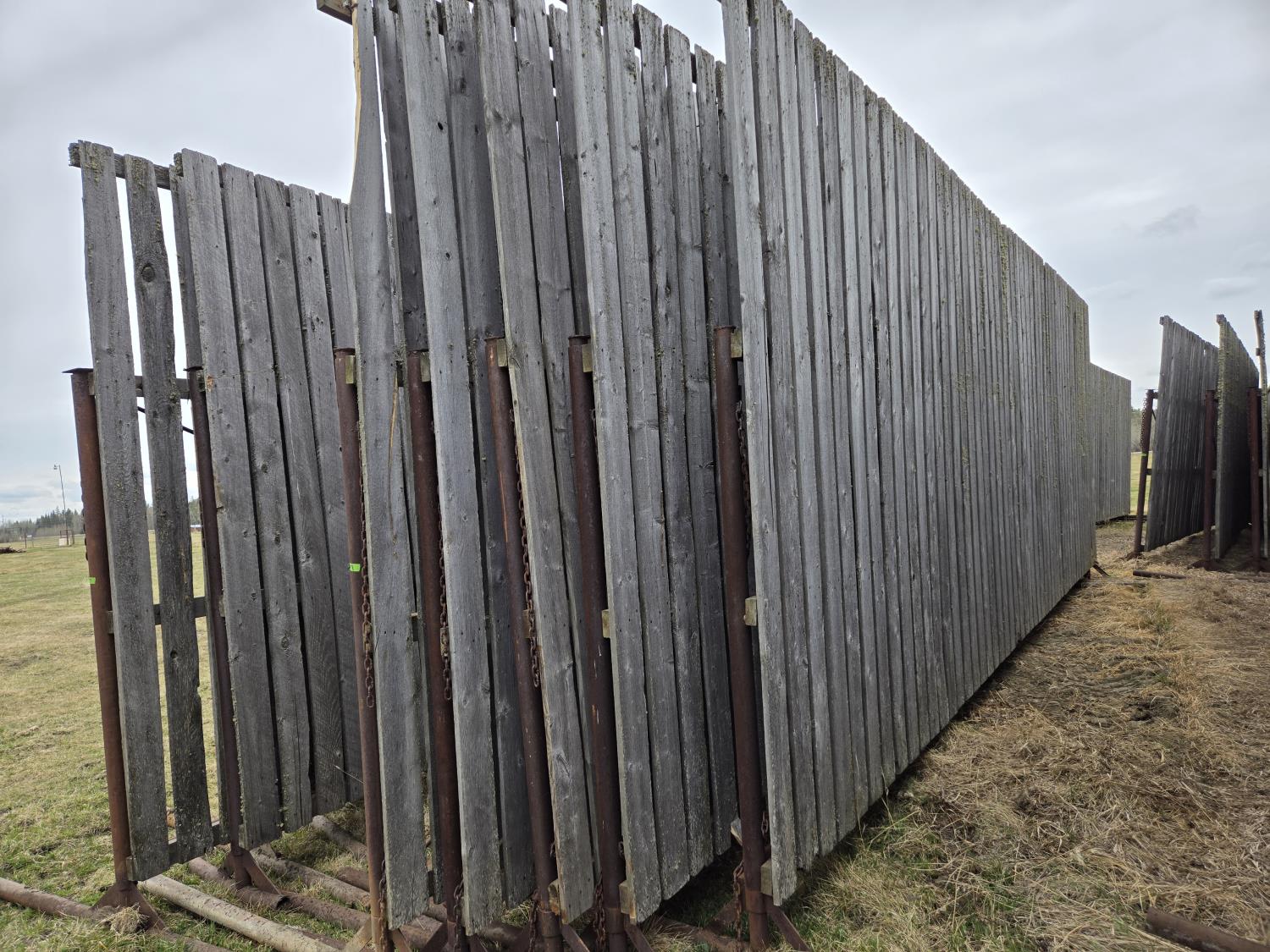 (5) 30 Ft Free Standing Wind Fence Panels [24FH08001-098] | Team Auctions
