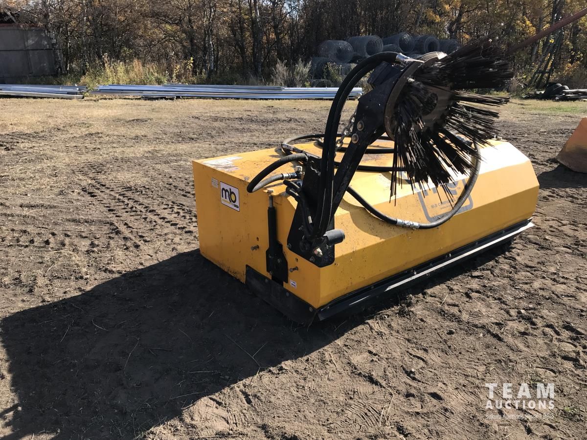 MB Companies Inc 72 Inch Sweeper - Skid Steer Attachment [23DA11001-006 ...