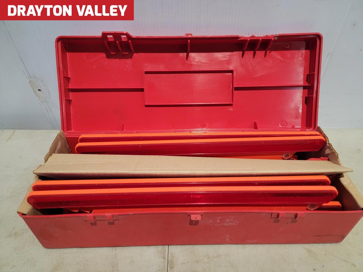 (2) Triangle Road Flare Kits [26AB90011-006] | Team Auctions