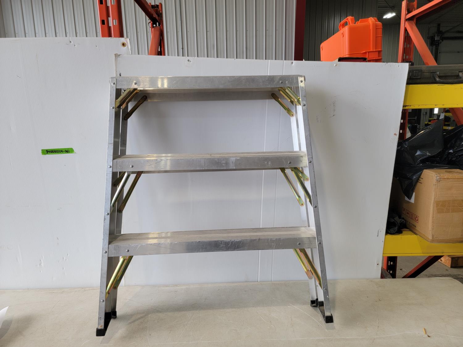Lite LP-7031 Portable 3 Ft Step Ladder [24GG10009-062] | Team Auctions