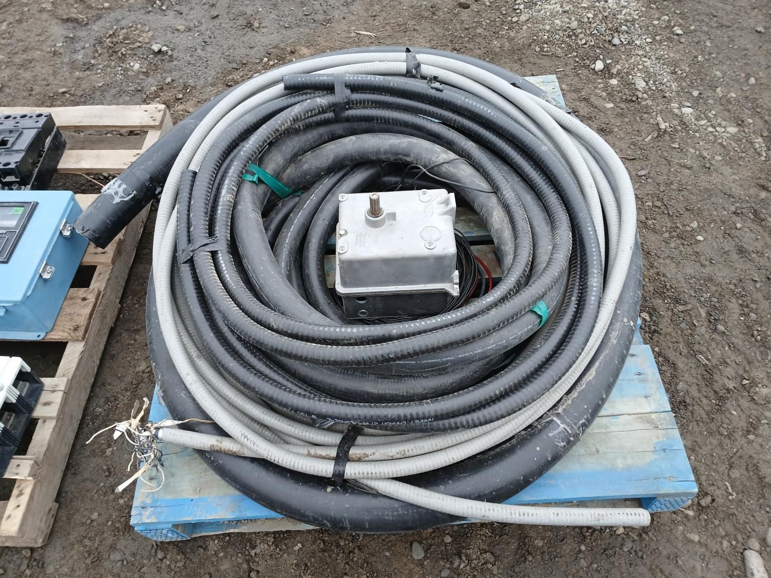 Quantity of Electrical Wire and Breakers [25AA32003-006] | Team Auctions