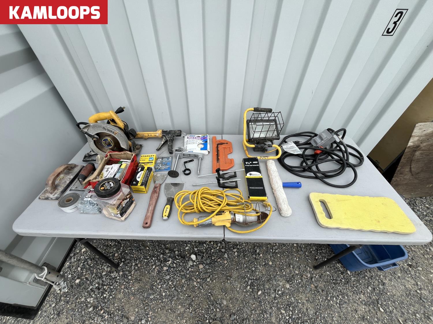 DeWalt Circular Saw and Assorted Items [25IC10003-020] | Team Auctions