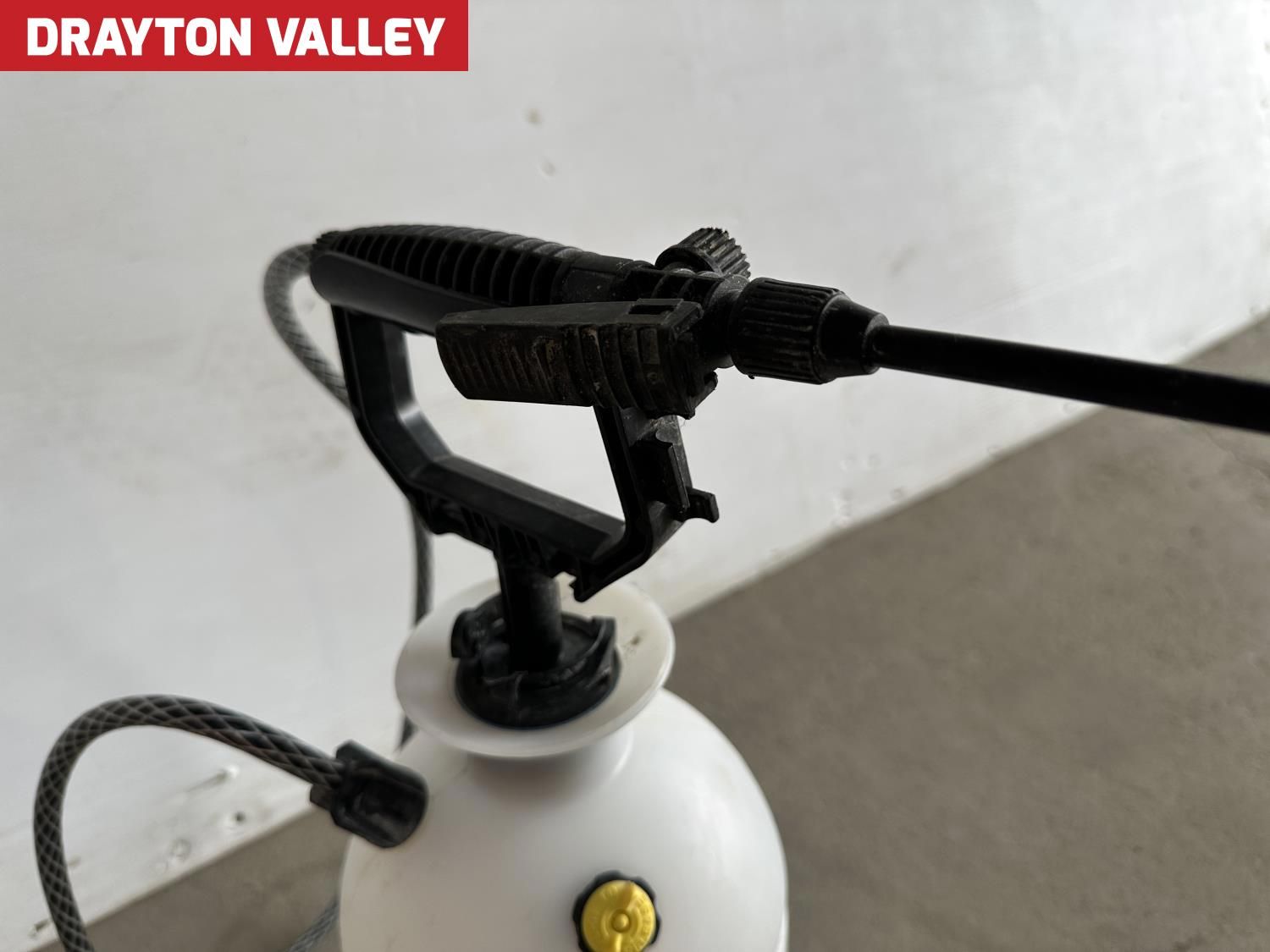 HDX 1 Gallon Multi-Purpose Hand Pump Sprayer and Battery Powered Mist ...