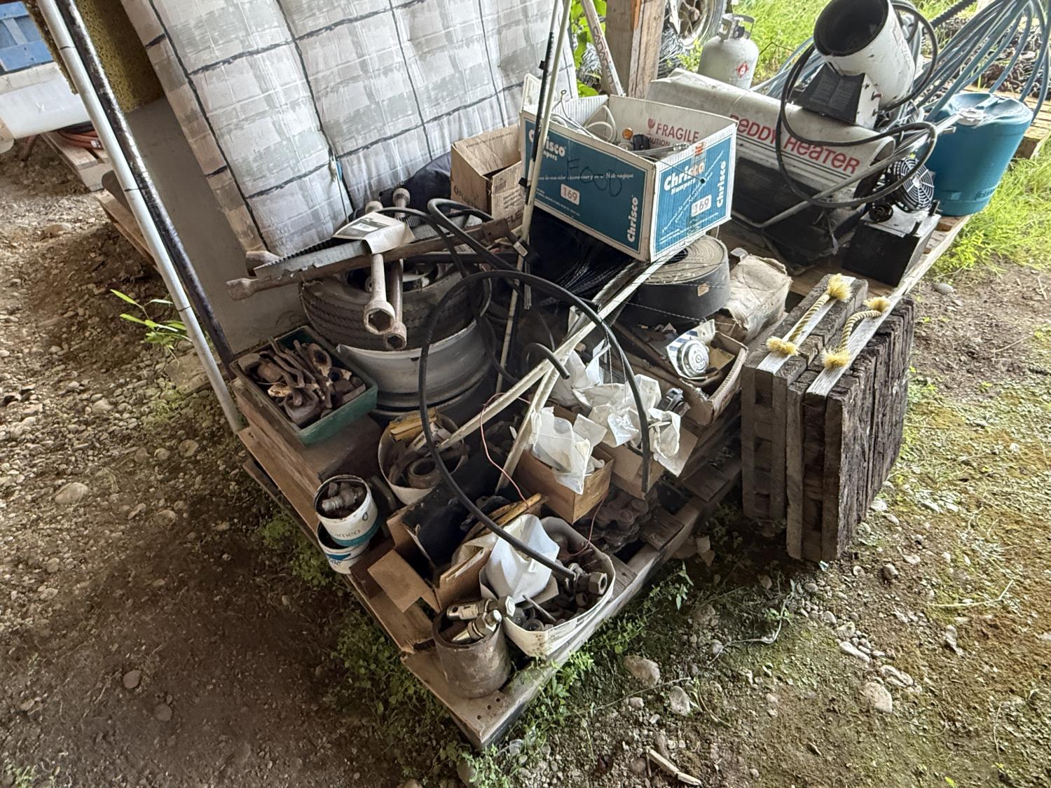 Quantity Electrical Tape, Misc. Tools [25IB32006-059] | Team Auctions