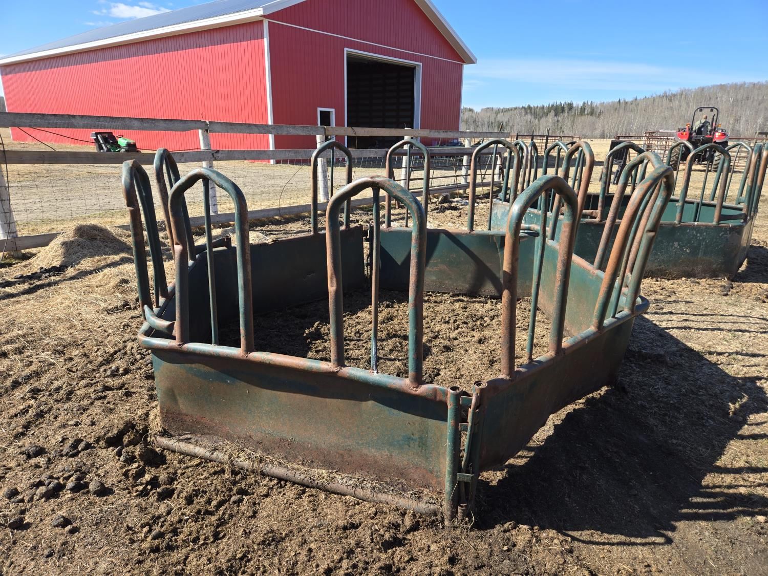 Hi-Hog 8 Ft Tombstone Bale Feeder [24EJ05001-040] | Team Auctions