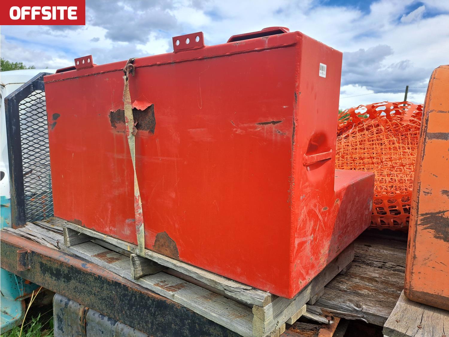 L-Shaped Fuel Tank [25FF06017-003] | Team Auctions