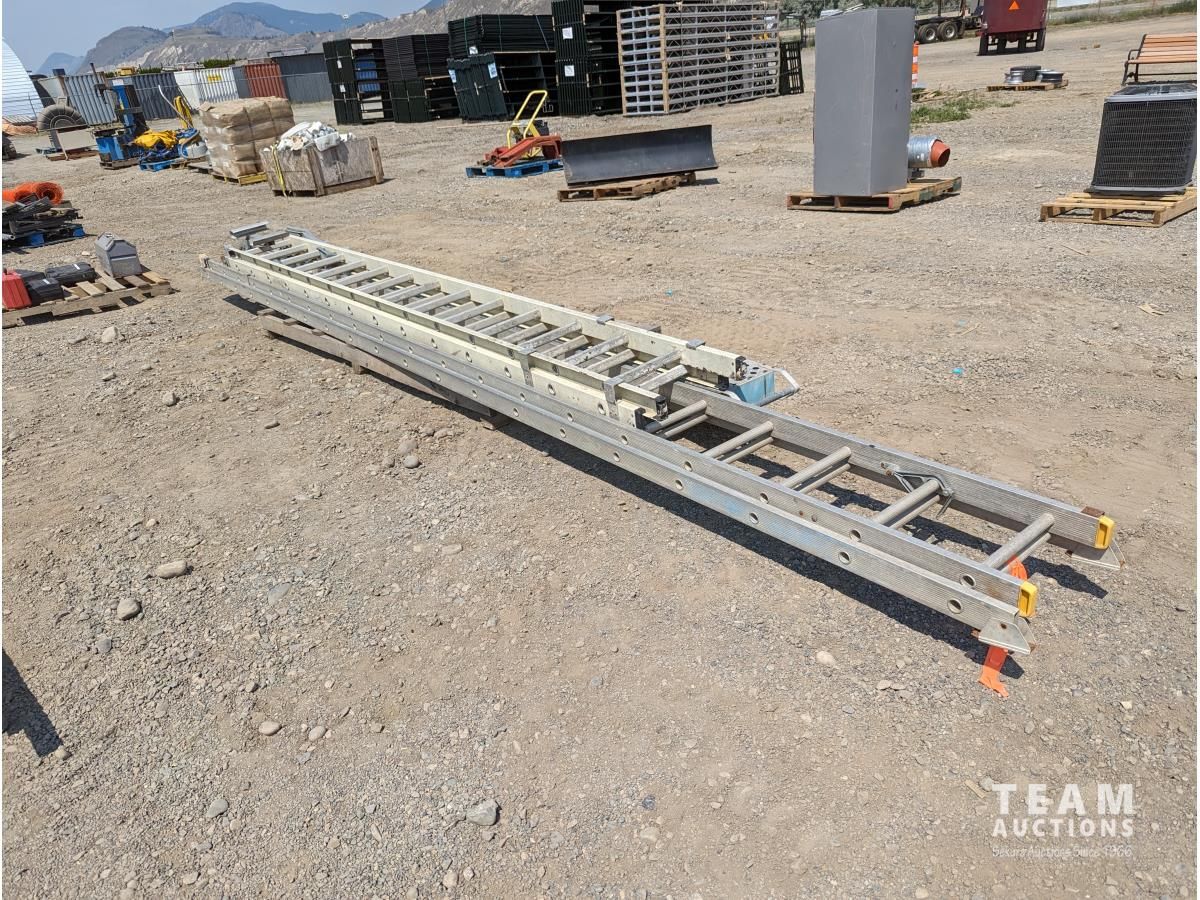 (2) Aluminum Extension Ladders, Platforms & (2) Ladder Jacks [23HE29001 ...