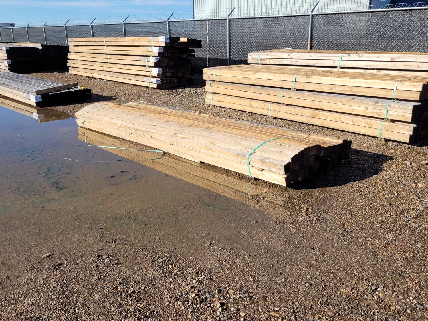 Qty of (24) 4 Inch X 4 Inch X 14 Ft Lumber (Unused) [24IH18996-024 ...