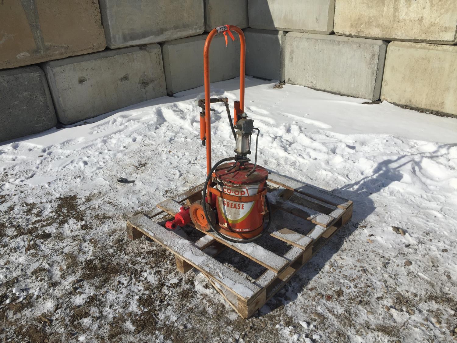 Grease Cart [24CB10030-005] | Team Auctions