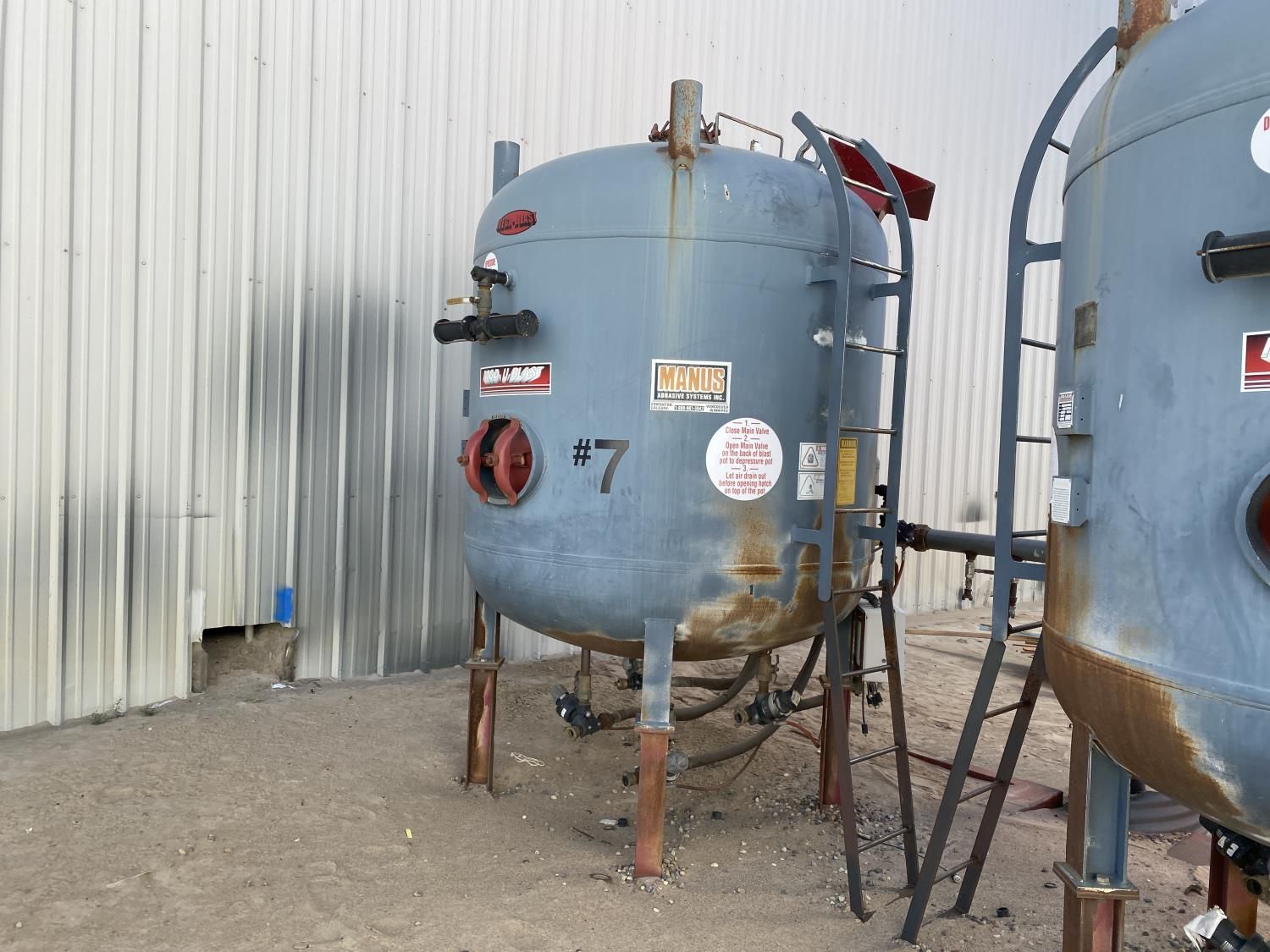 Mod-U-Blast MB160 8 Ton Blast Pot [25IO02001-598] | Team Auctions