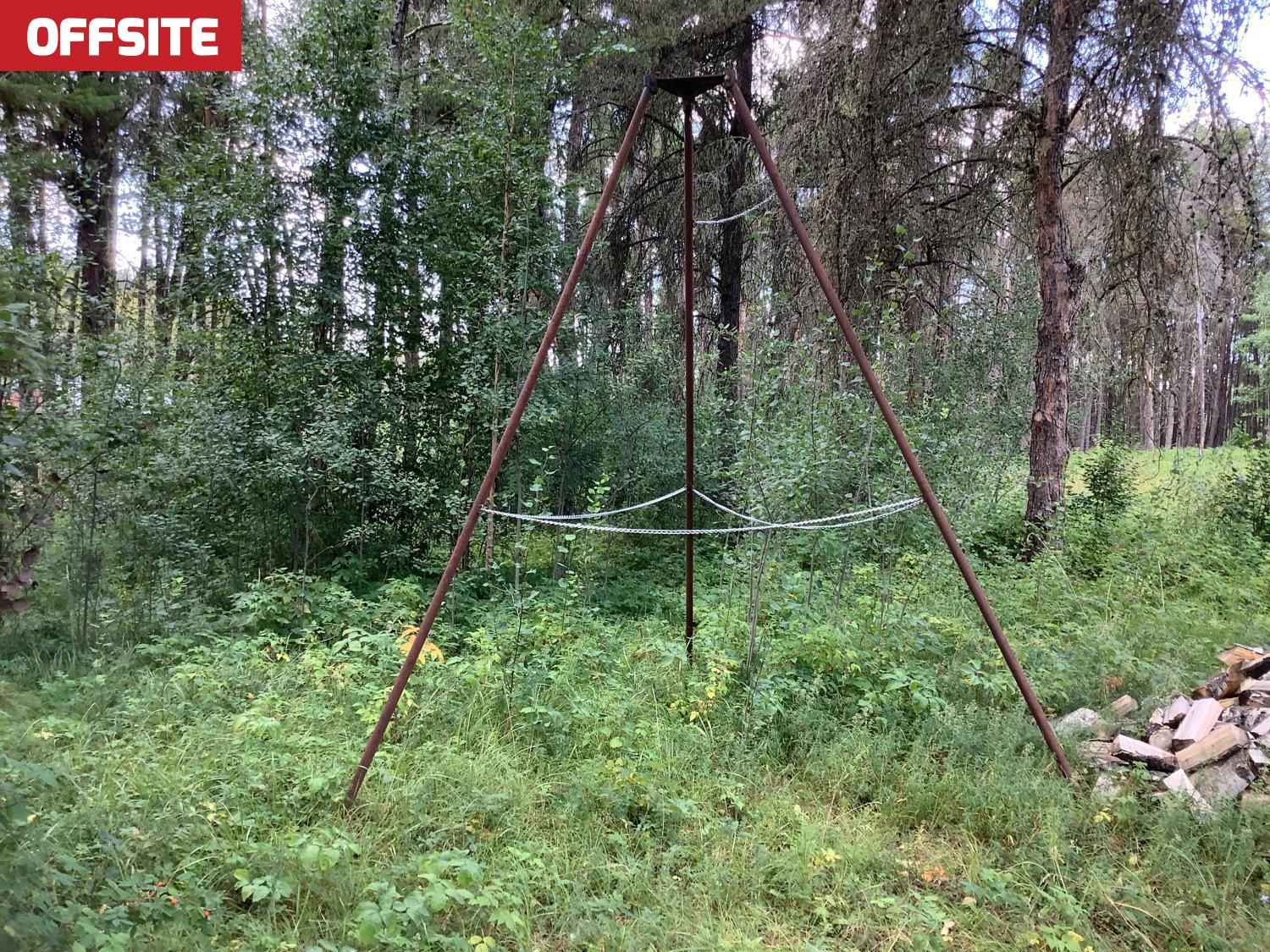 Custom Built Folding Skinning Pole [25HB05001-137] | Team Auctions