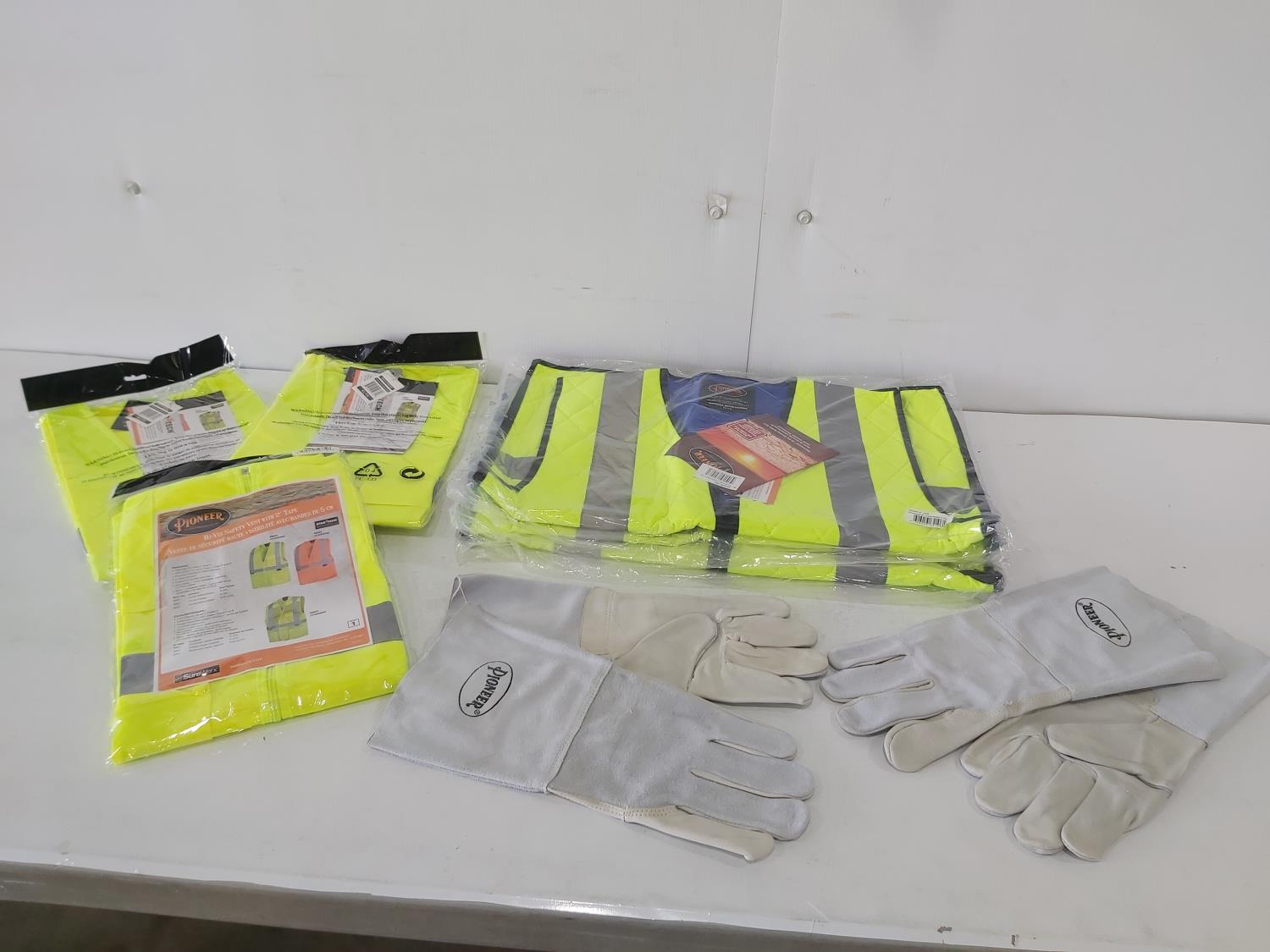 Qty of Work Clothing (Unused) [25CJ37990-283] | Team Auctions