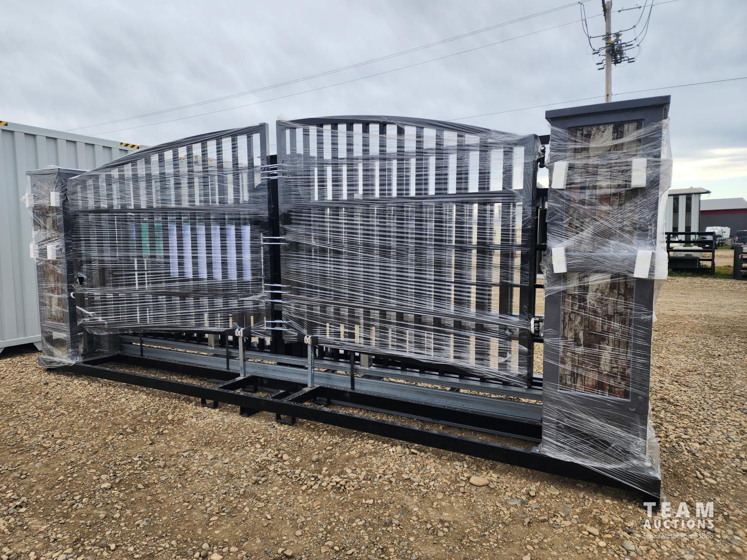 20 Ft Iron Farm Gate with Pillars (Unused) [24AC03994-078] | Team Auctions