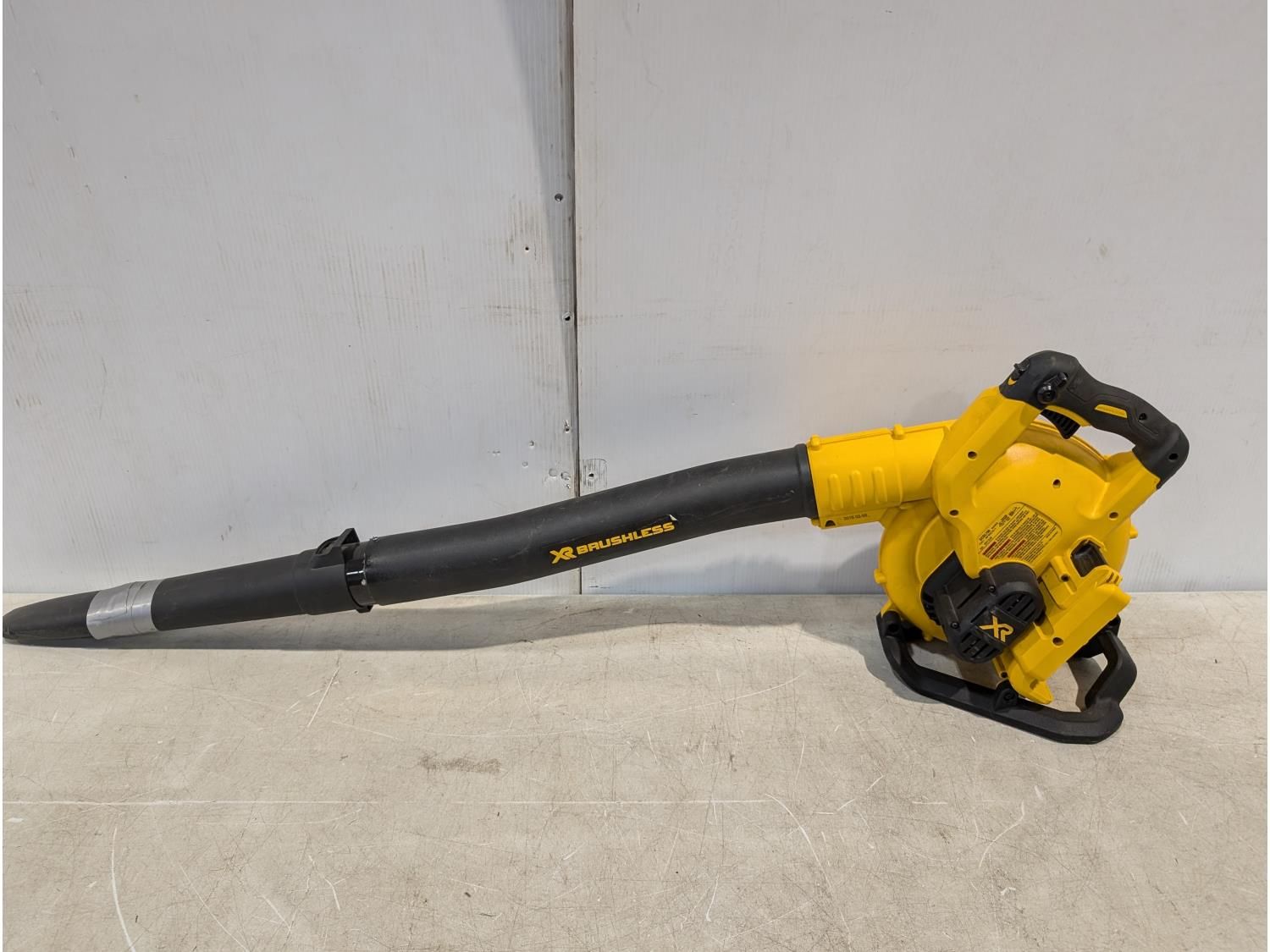 DeWalt 40V Blower and Paramount 14 Inch Electric Trimmer [24KF37001-148 ...
