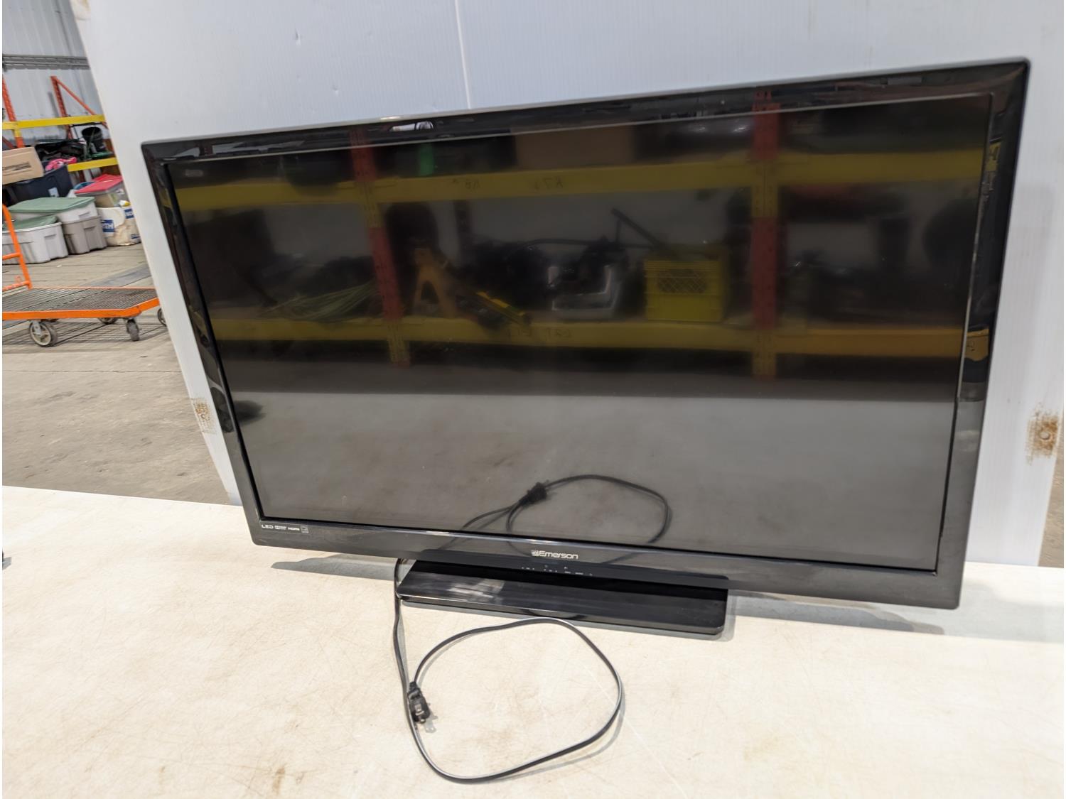 Emerson 40 Inch TV [24HE10001-001] | Team Auctions
