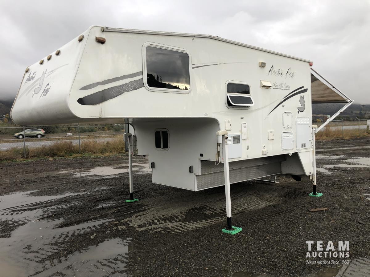 Arctic Fox Silver Fox edition 9 Ft Truck Camper [23JI15007-001] | Team ...