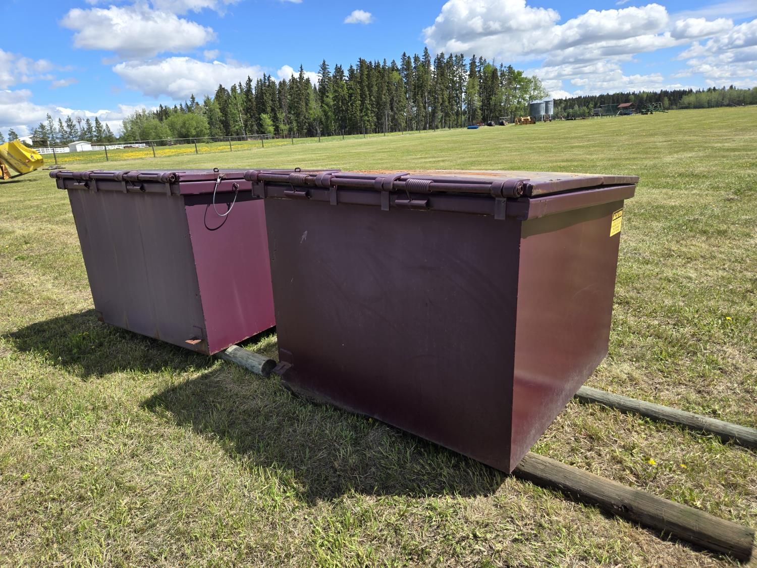 (2) Universal Handling Equipment 52 Inch X 52 Inch Secondary ...