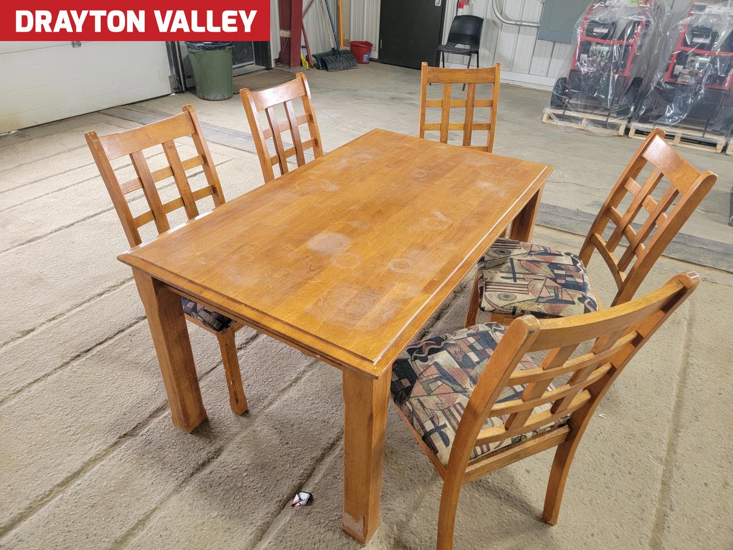 Wooden Dining Table and (5) Chairs [25GH05003-006] | Team Auctions