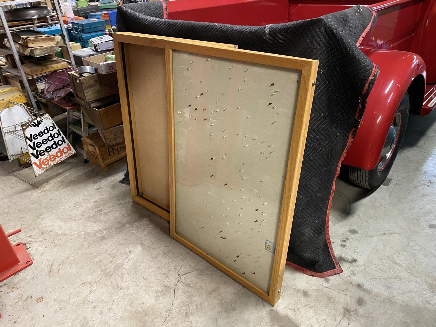 Qty of (2) Bulletin Boards [25IP02017-255] | Team Auctions