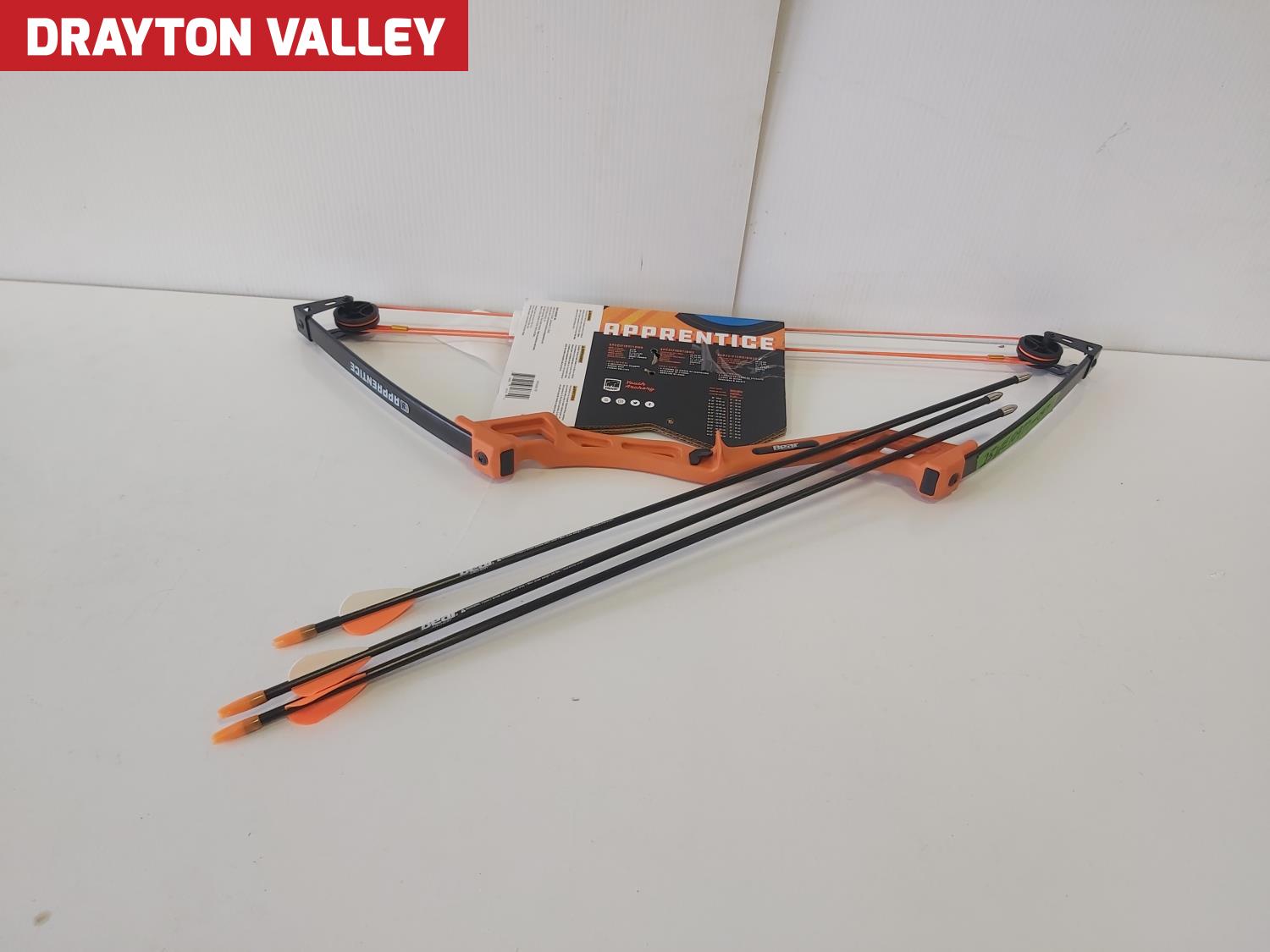 Bear Apprentice 27 Inch Youth Bow with (3) Arrows [25KE10977-097 ...
