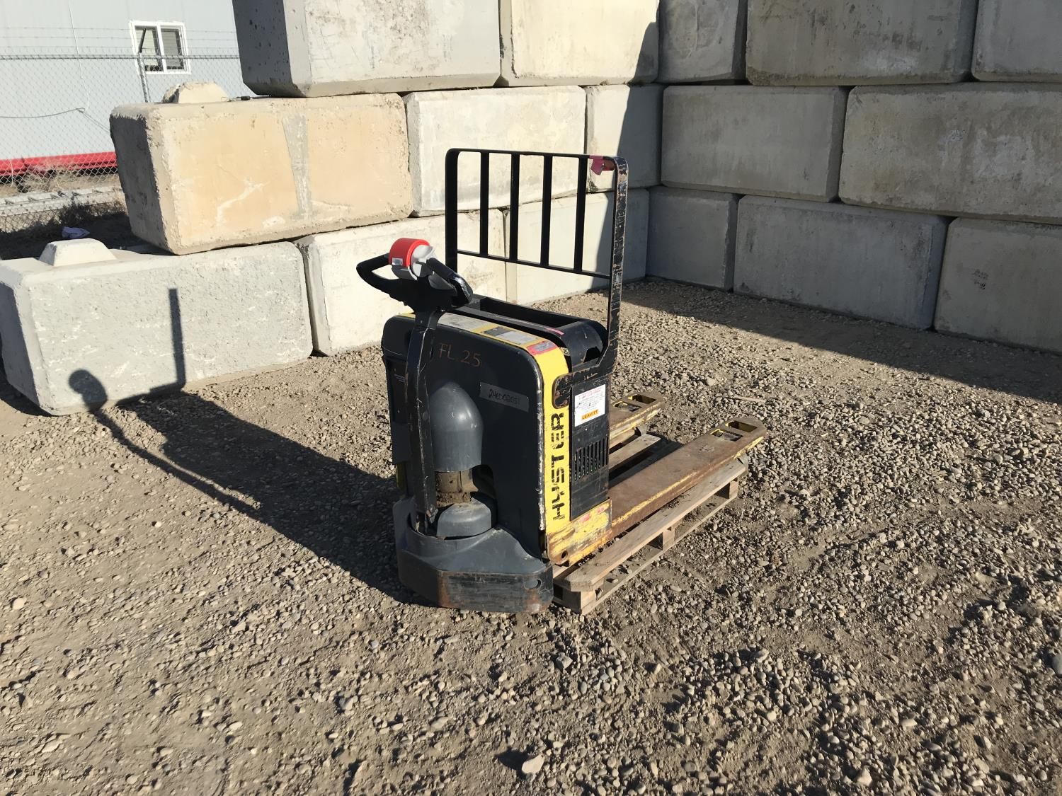 Hyster W40Z Electric Pallet Jack [24ED02051-001] | Team Auctions