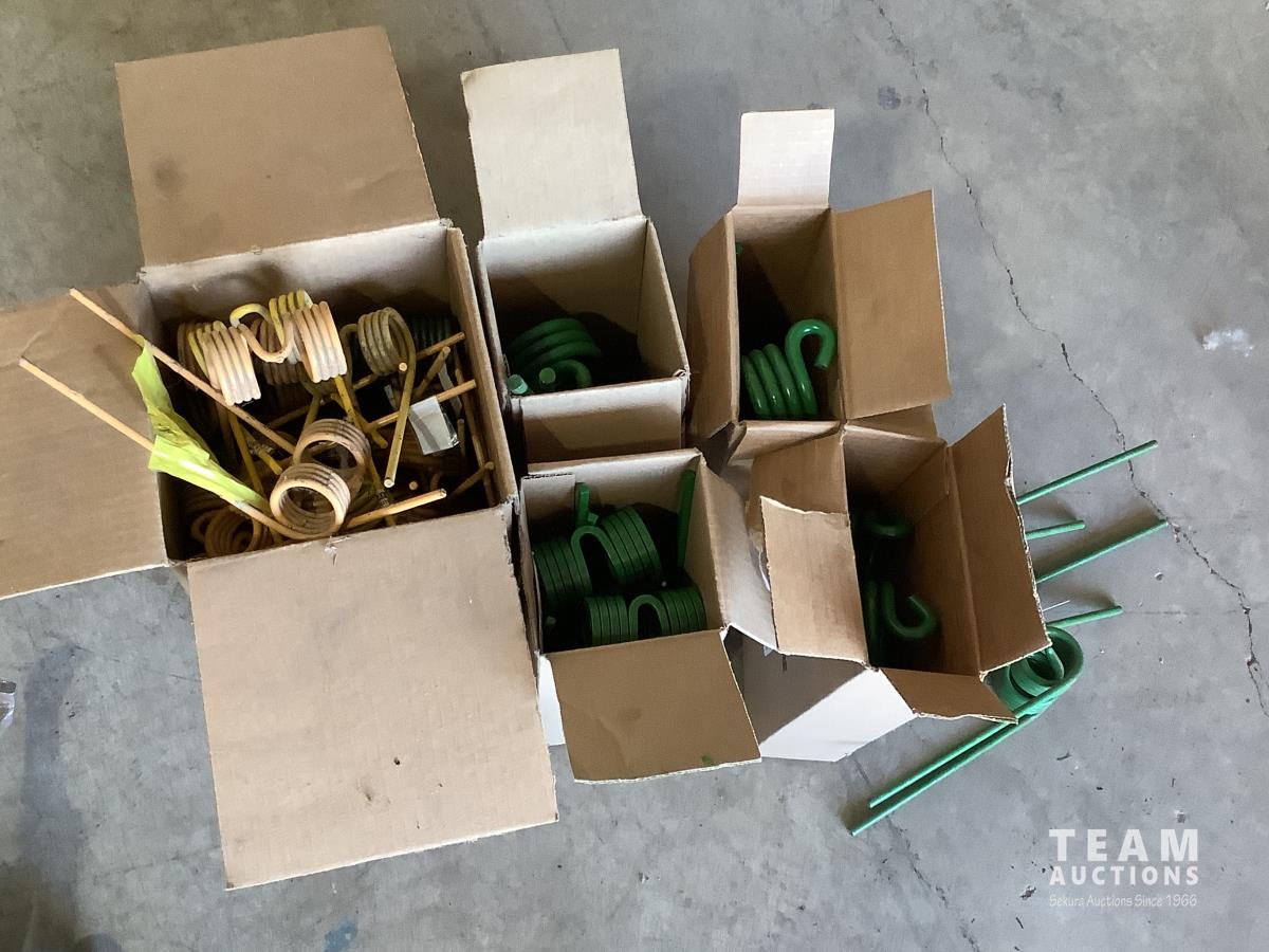 Qty of Various John Deere Pick Up Teeth (Unused) [23FL05001-164] | Team ...