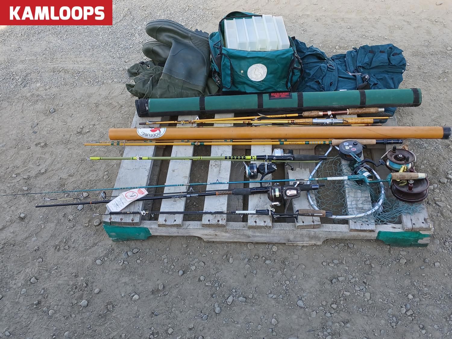 Large Fishing Lot [25KG53013-003] | Team Auctions