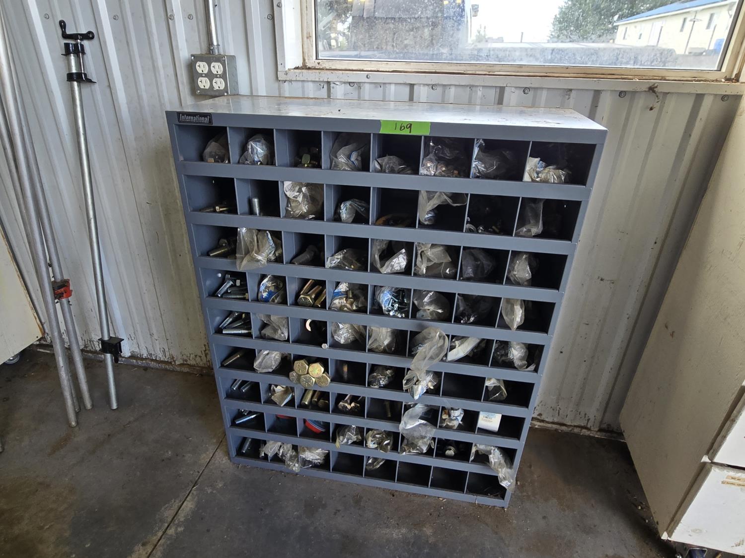 72 Compartment Bolt Bin with Contents [25GJ05001-169] | Team Auctions