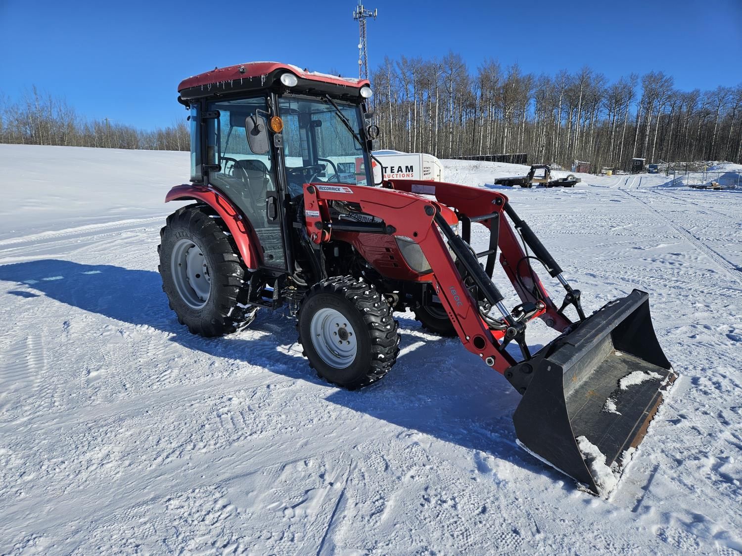 2018 McCormick X1.45 C MFWD Utility Loader Tractor [25BF10021-001 ...