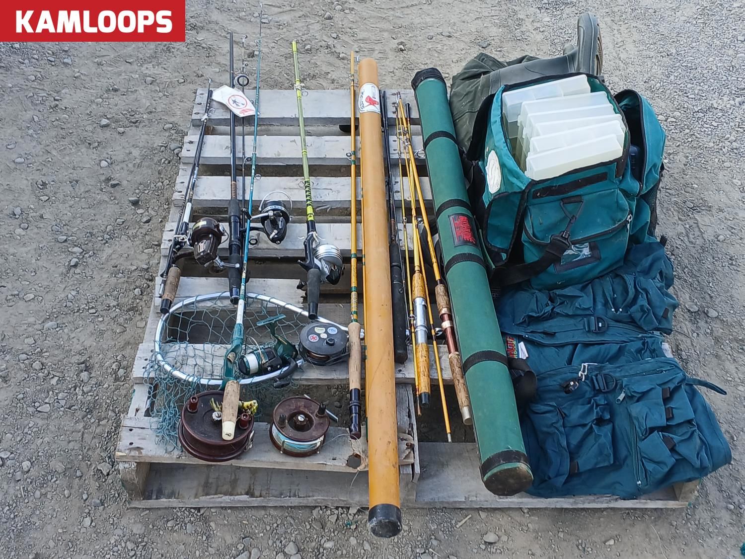 Large Fishing Lot [25KG53013-003] | Team Auctions