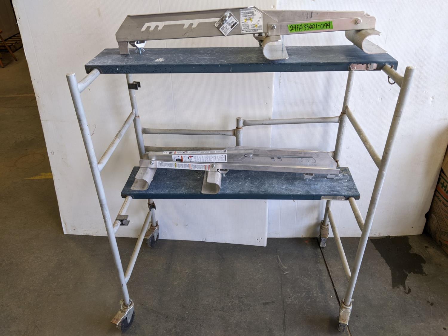 (2) Ladder Platform Clamps, Folding Scaffolding with Platforms ...