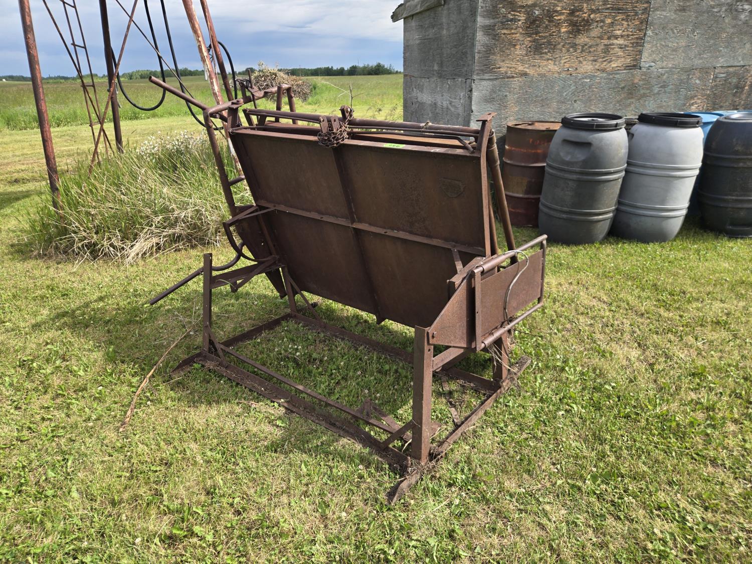 Calf Tipping Table [25GJ05001-066] | Team Auctions