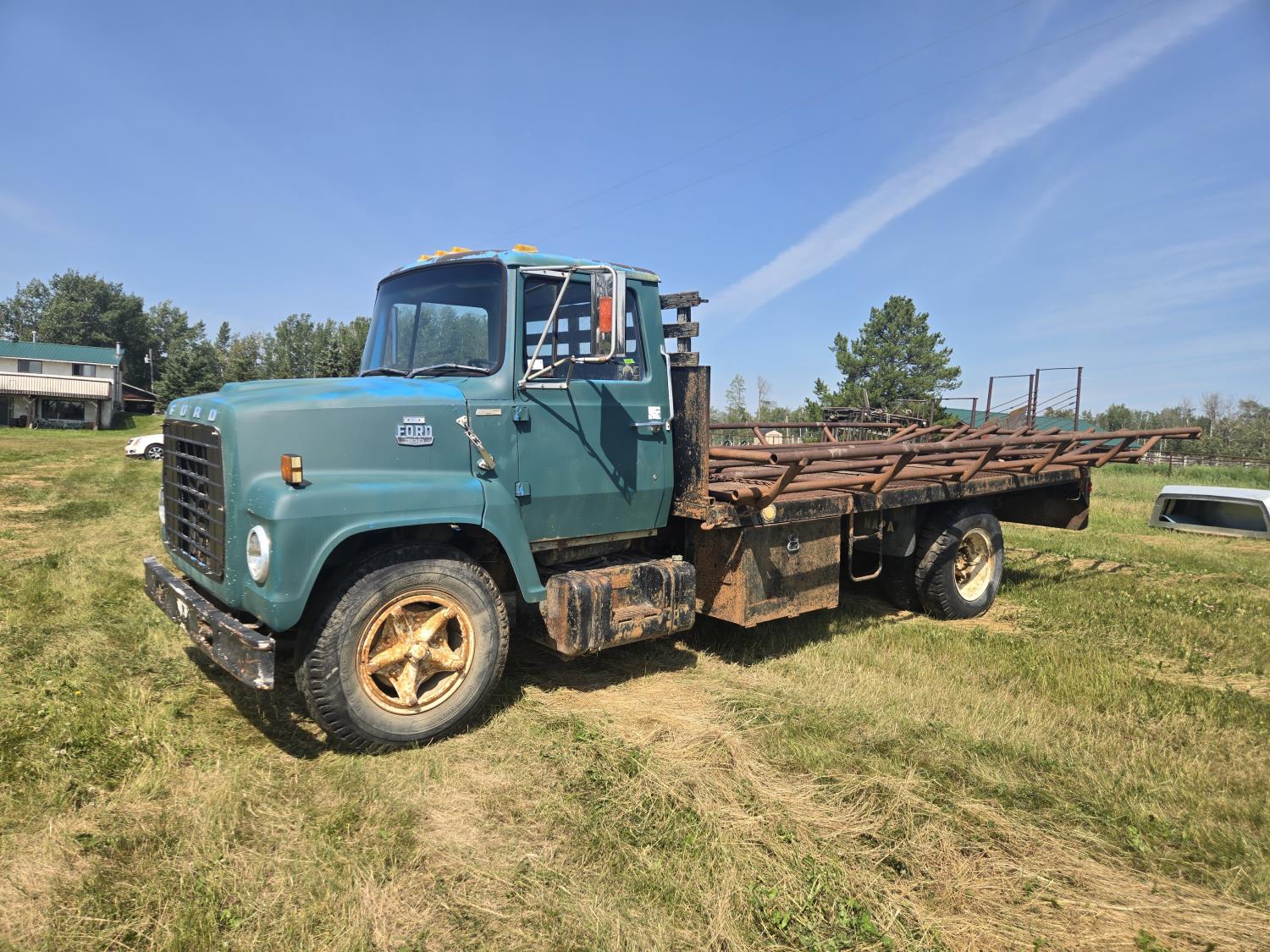 Ford 700 S/A Deck Truck with 20 Bale Deck [25HE37001-002] | Team Auctions