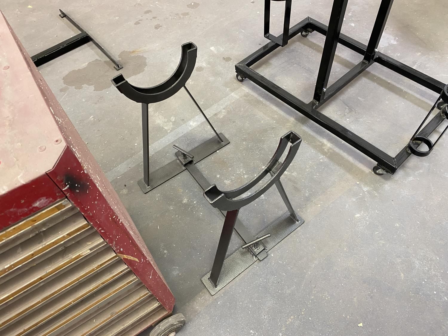 22 Inch Adjustable Pipe Stand [25IO02002-316] | Team Auctions