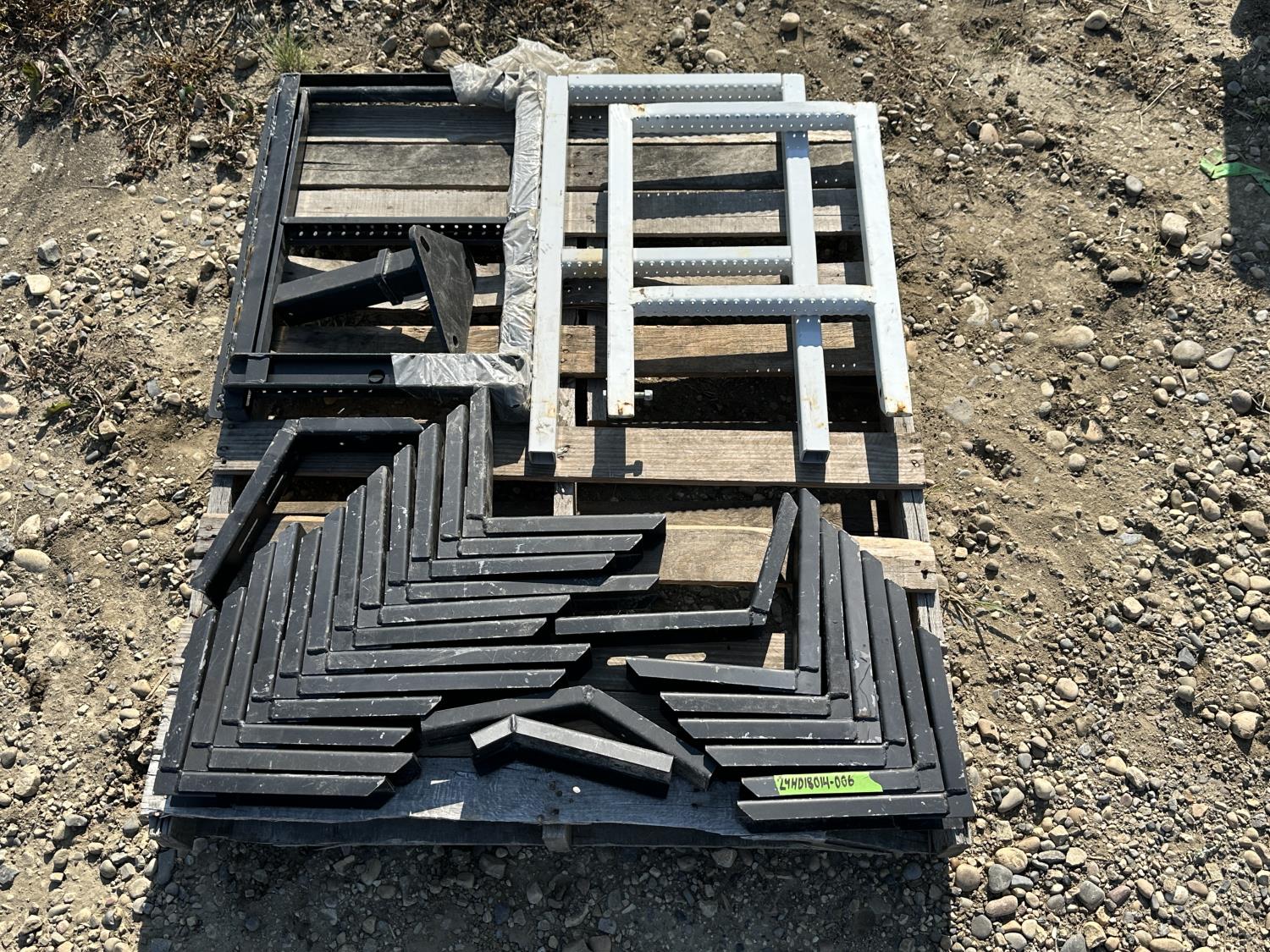 2-Step Truck Ladders and Steel Corner Bracing [24HE18014-006] | Team ...