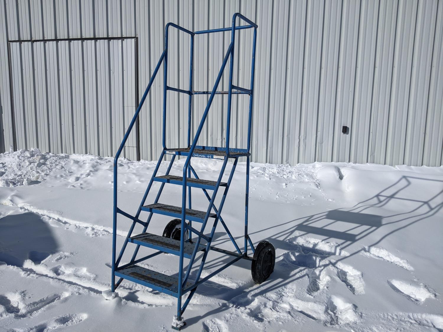 Canway 5 Step Portable Stairs [24CF04001-109] | Team Auctions