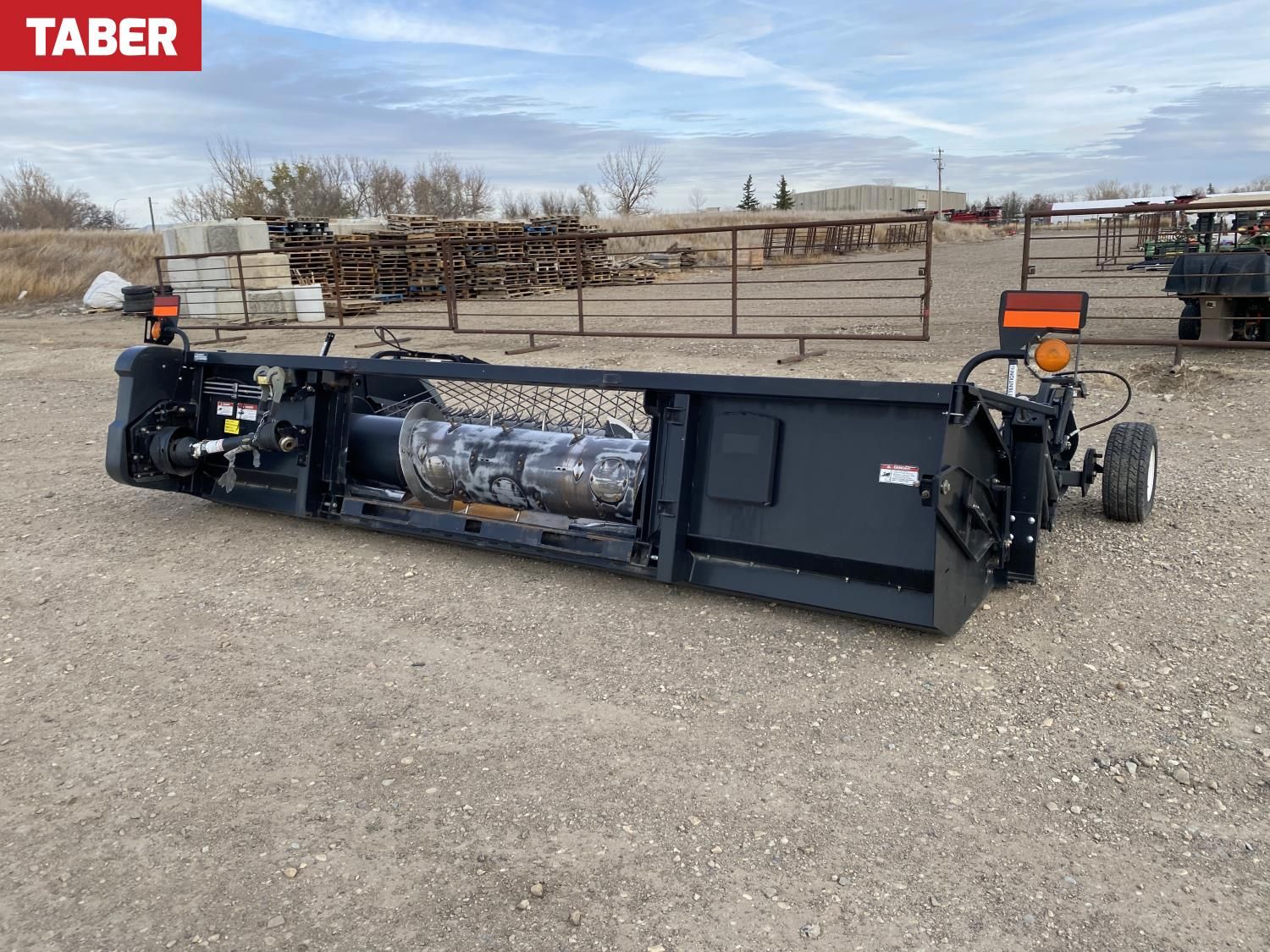2013 MacDon PW7 15 ft Pickup Header [25KI02041-001] | Team Auctions