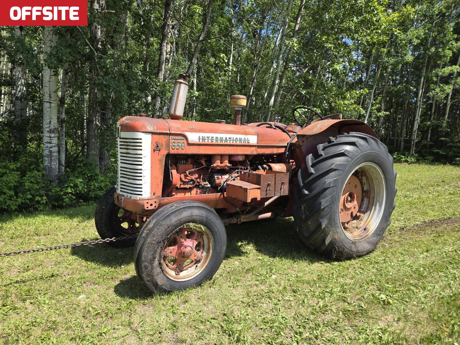 International 650 2WD Antique Tractor (Inoperable) [25GJ05002-015 ...