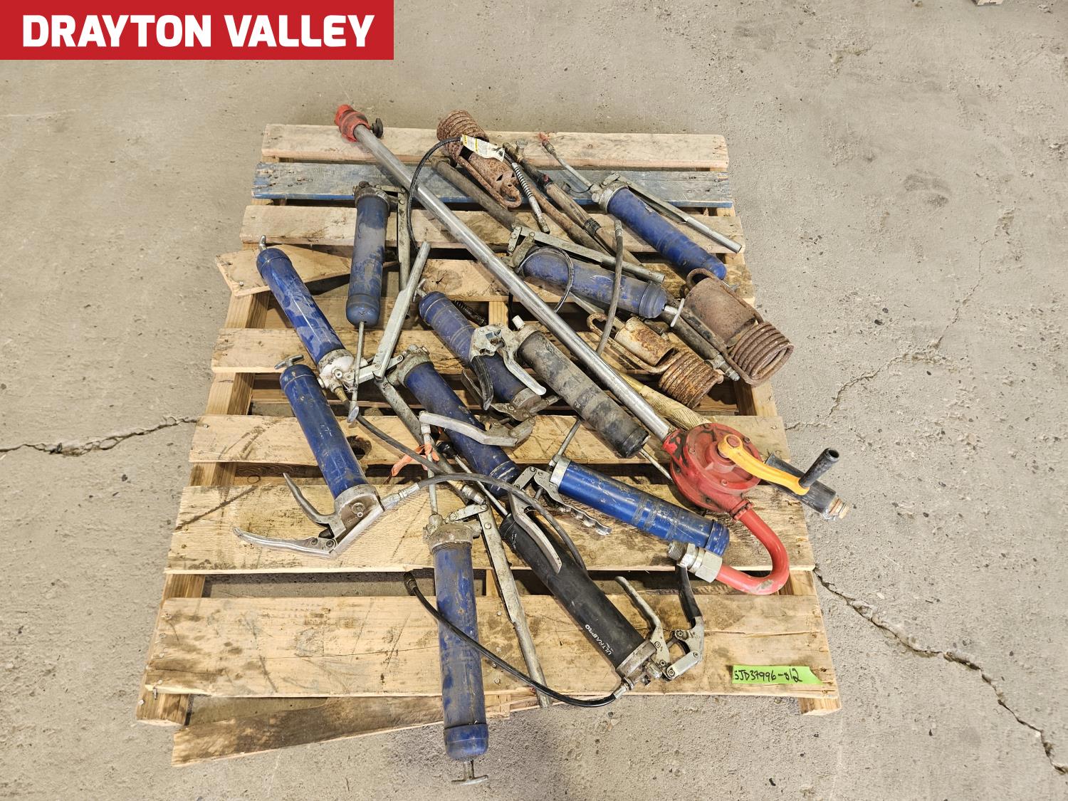 Qty of Grease Guns and Manual Barrel Pump [25JD37996-012] | Team Auctions