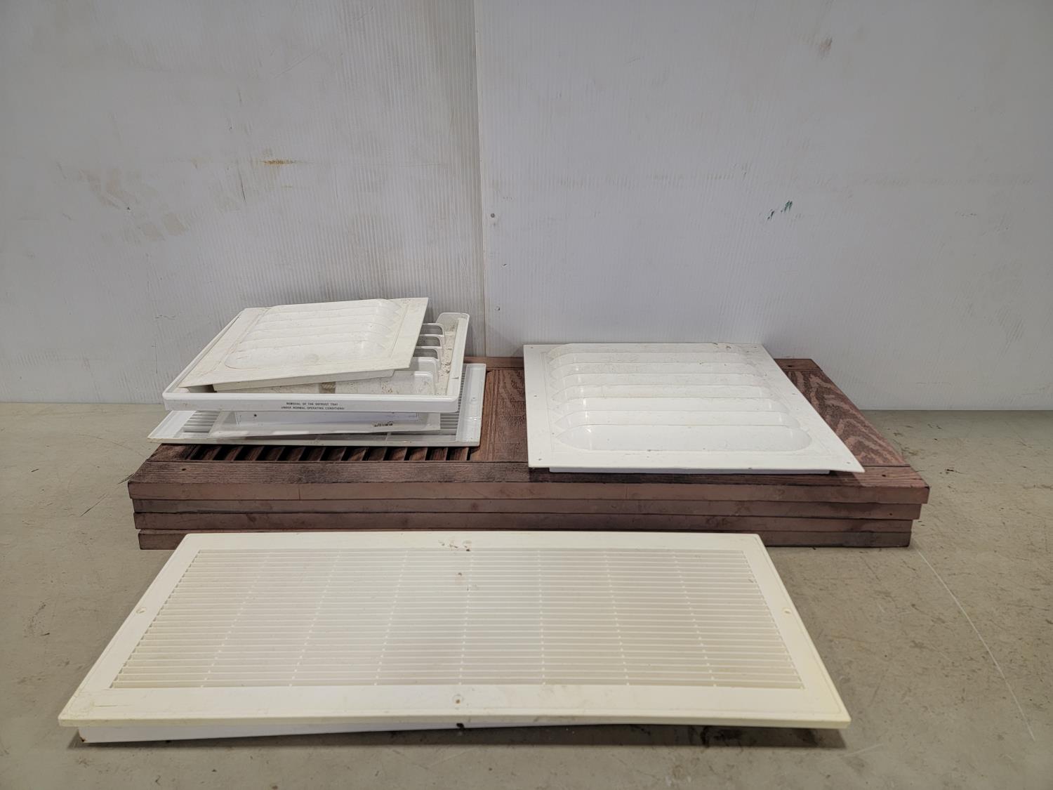 (4) Window Shutters and (6) Air Vents [24JA37025-012] | Team Auctions