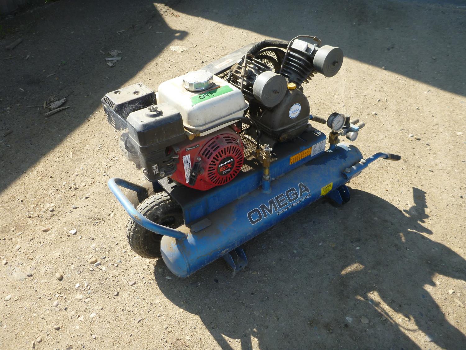 Omega 8 Gallon Air Compressor [25GG44001-091] | Team Auctions