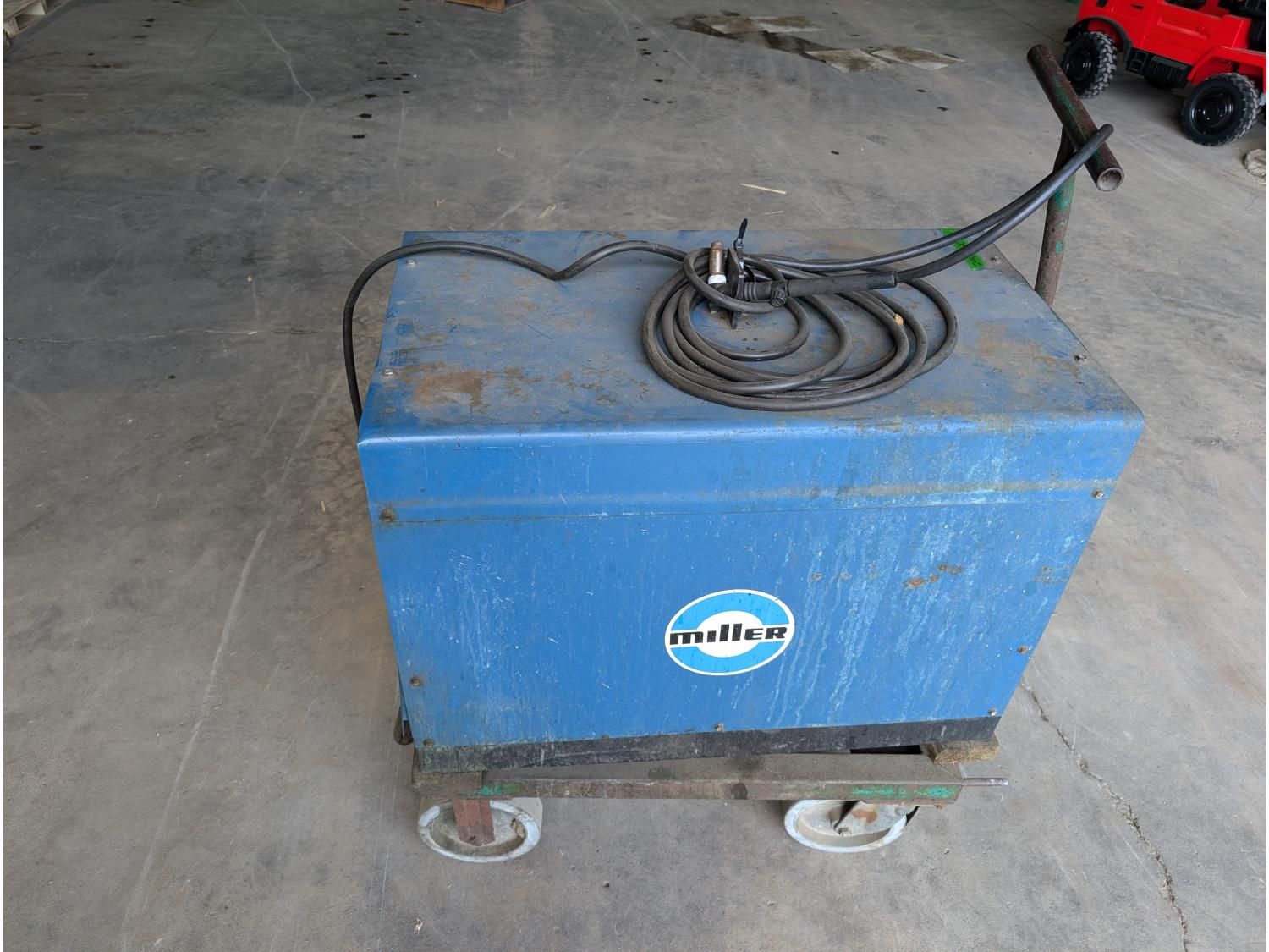 Miller Dialarc HF-P Welder On Wheeled Metal Frame [24KF10020-001 ...