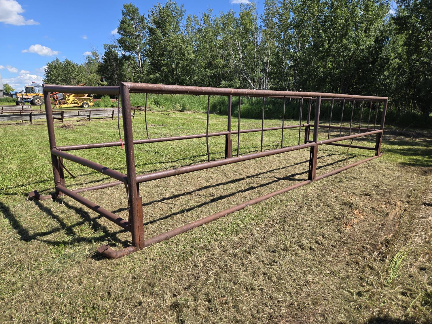 7 Ft X 24 Ft Round Bale Feeder Frame [25GJ05001-037] | Team Auctions