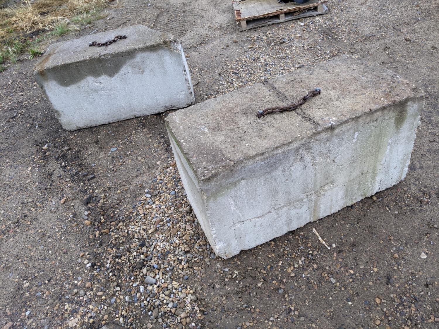 (2) Concrete Blocks [25CJ10001-005] | Team Auctions