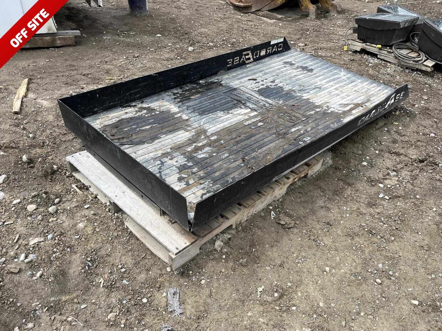 8 Ft Box Slide [24FN03001-033] | Team Auctions