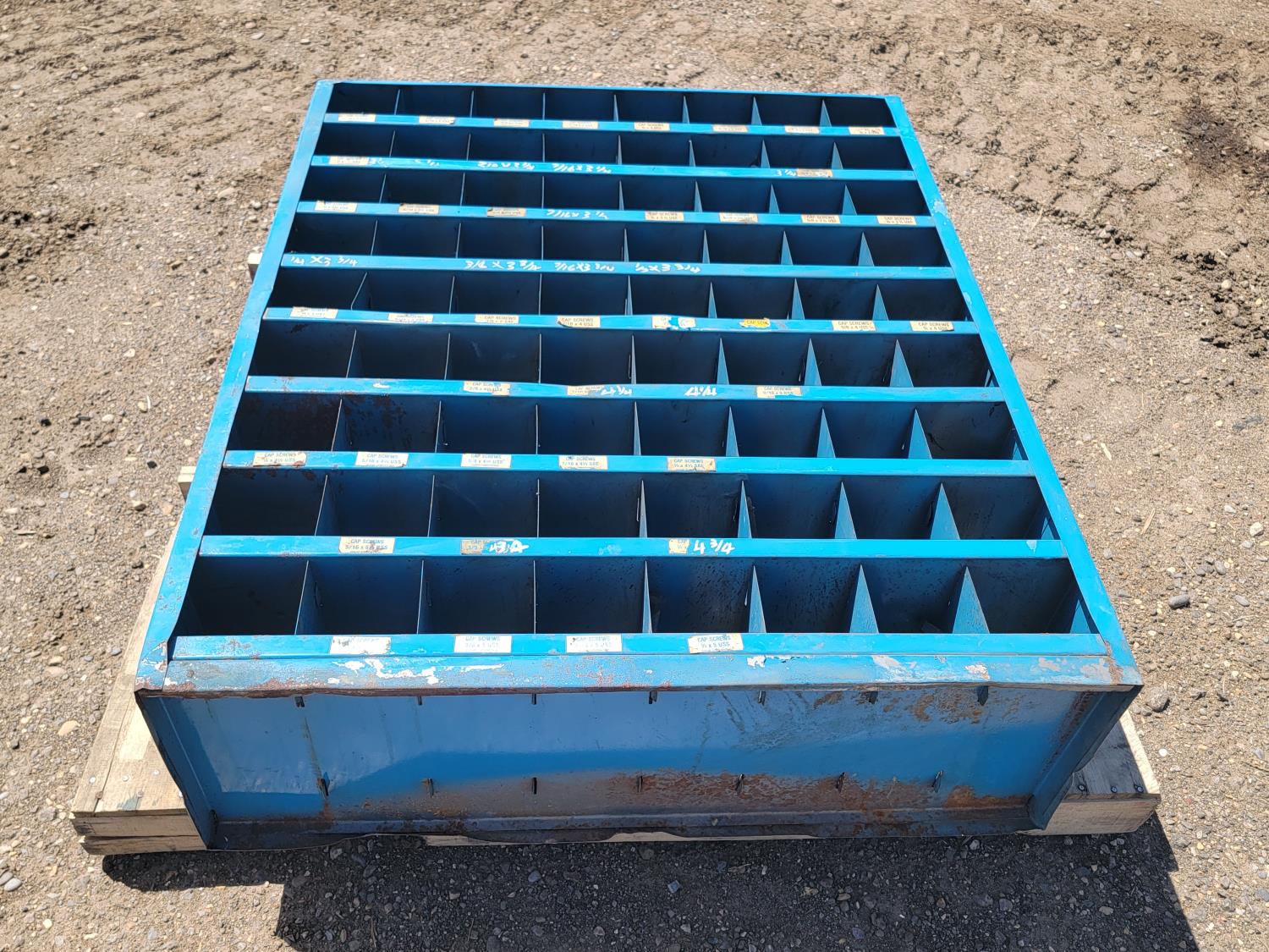 72 Compartment Bolt Bin with Contents [24GC37997-018] | Team Auctions