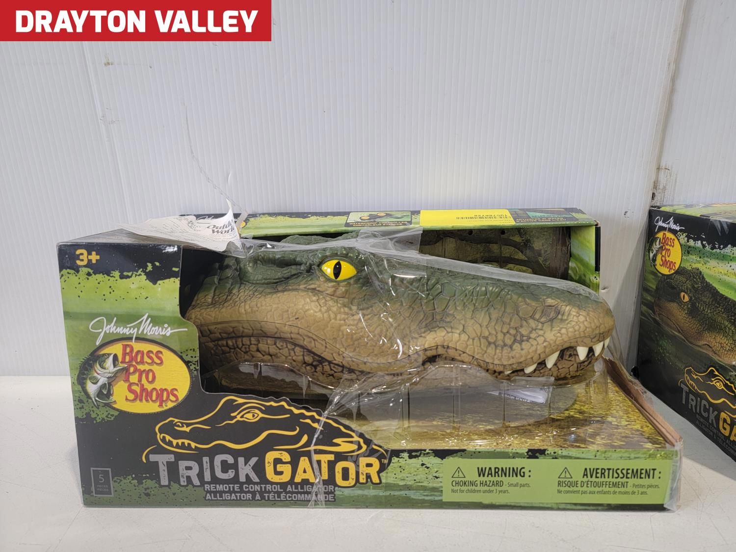 (2) Bass Pro Shops Trick Gator Remote Control Alligators [25JD10977-100 ...