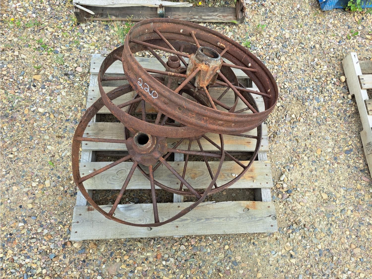 (4) Vintage Steel Wheels [24IJ07001-220] | Team Auctions