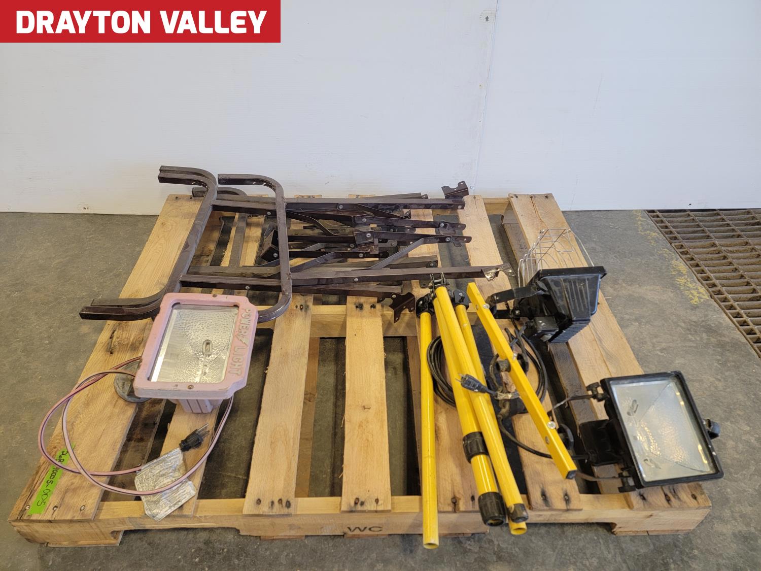 Flood Light, Dual Work Light Stand and (4) Metal Folding Table Legs ...